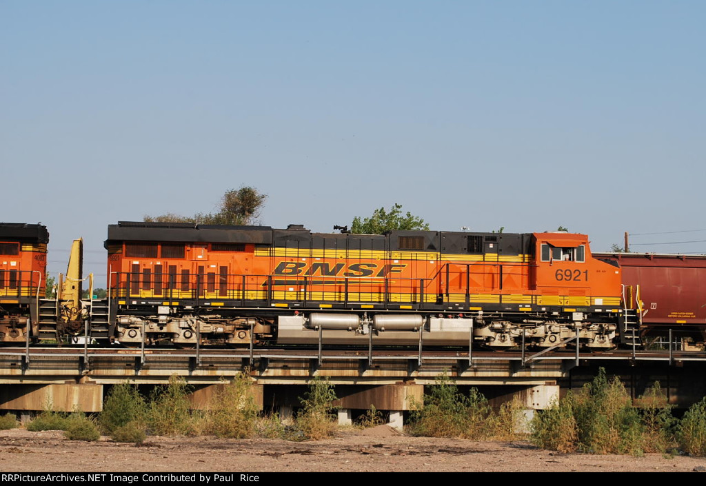 BNSF 6921